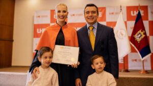 Lavinia Valbonesi se graduó de Licenciada en Comunicación